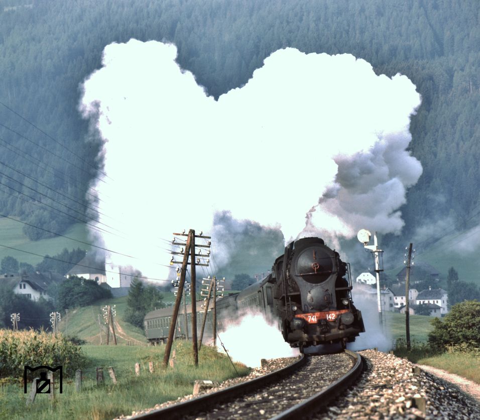 The Franco-Crosti FS 741.142 steaming at the head of the Locale 2132 ...