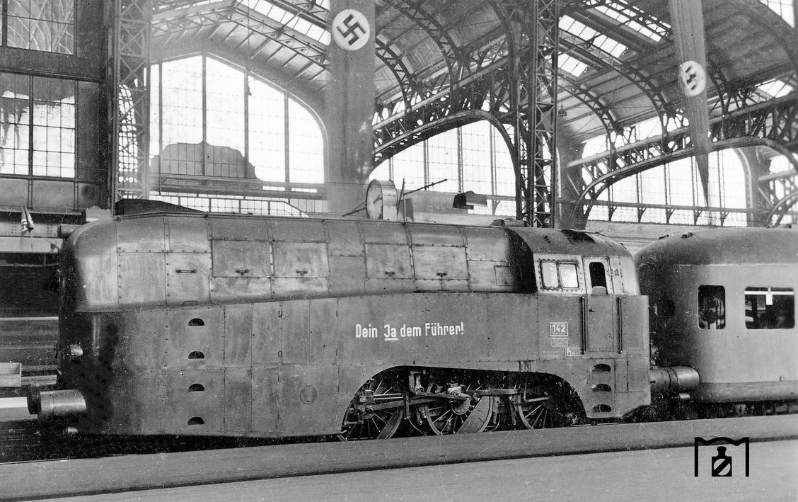 The unusual MAV Class 242 : r/trains