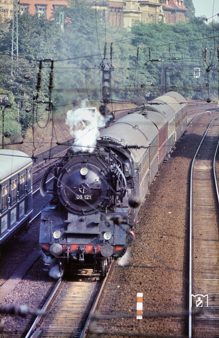 Wagons that the Deutsche Bahn Br.03 Pulled - Railways of Germany